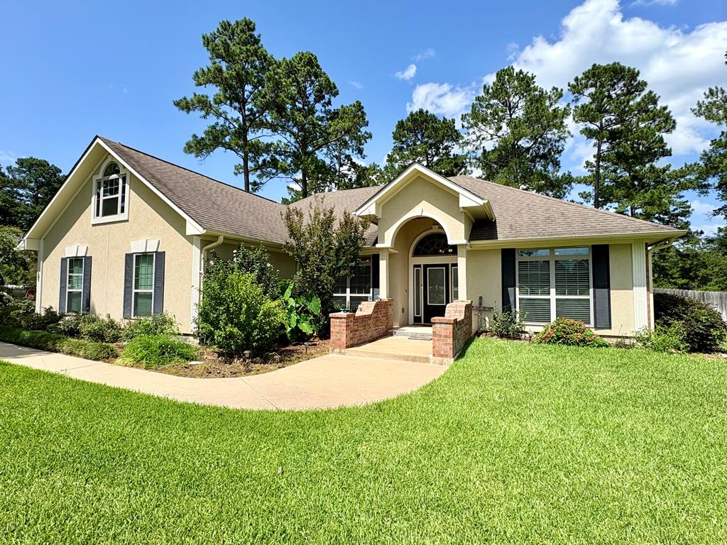 300 Deer Trace Blvd, Diboll, TX 75941